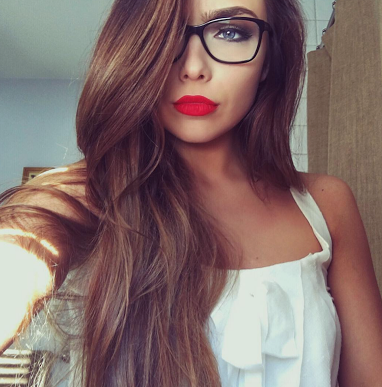 Cute Girls Taking Selfies (35 Photos) - Badchix Magazine