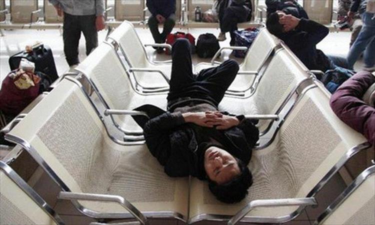 Awkward Sleeping Locations (30 Photos) - Badchix Magazine