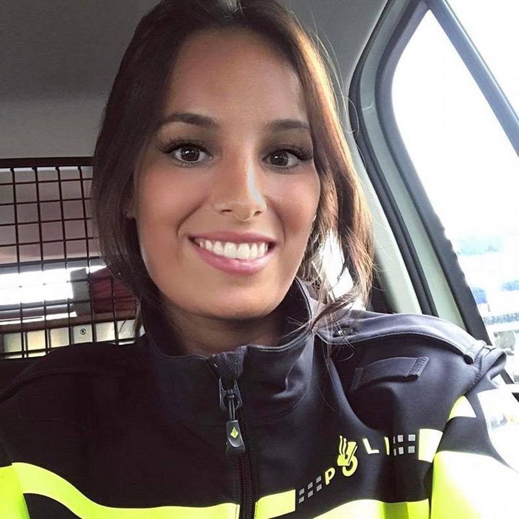 Daily Fresh Baked Randomness (30 Photos) - Badchix Magazine