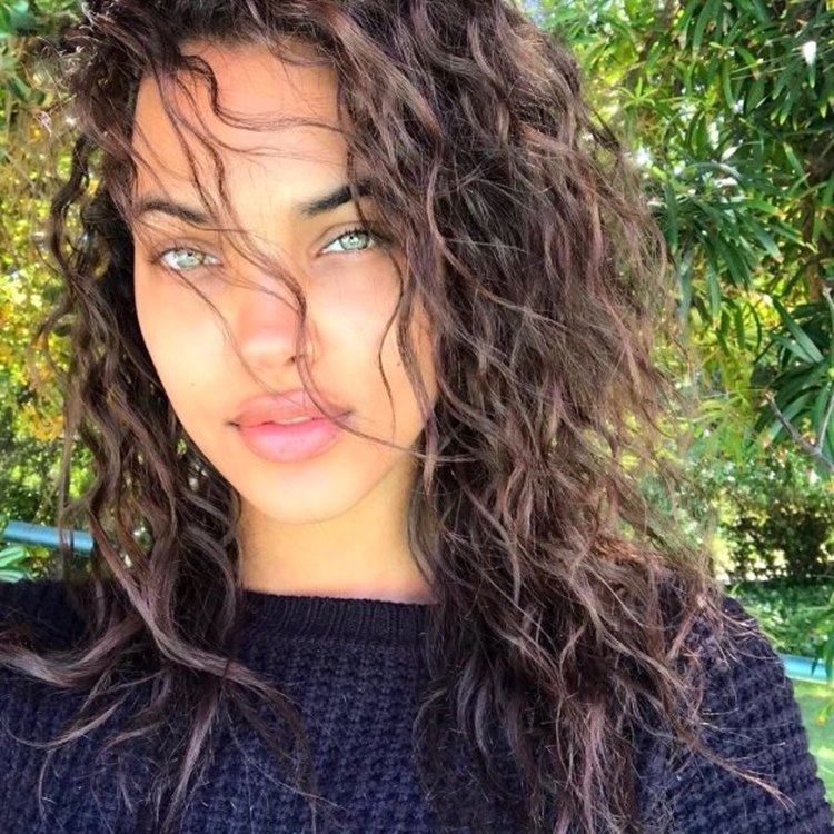 Girls with Stunning Eyes (30 Photos) - Badchix Magazine